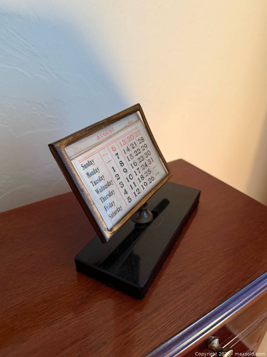 Vintage brass-tone perpetual desk calendar | Maxsold
