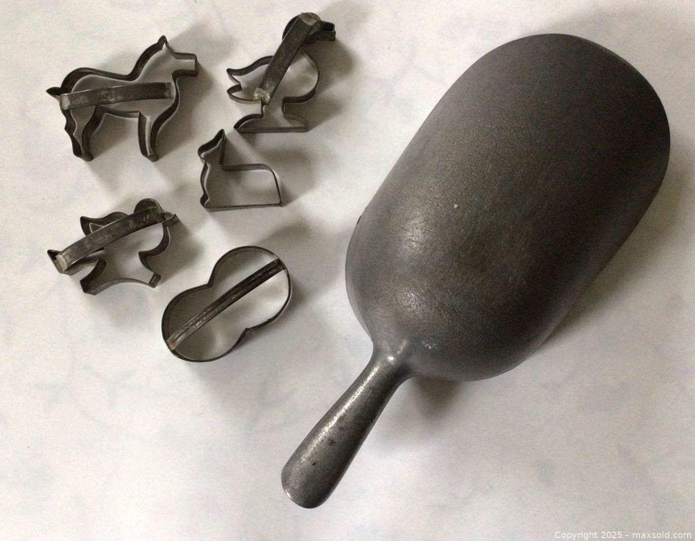 Antique Tin Cookie Cutters And Aluminum Grain Scoop | Maxsold