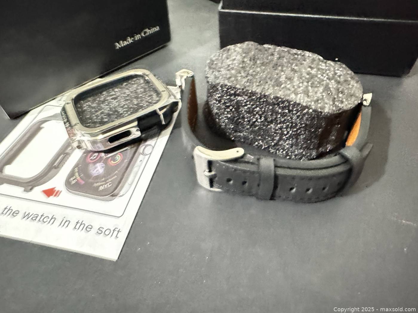 Suplink Apple Watch case and leather band | Maxsold
