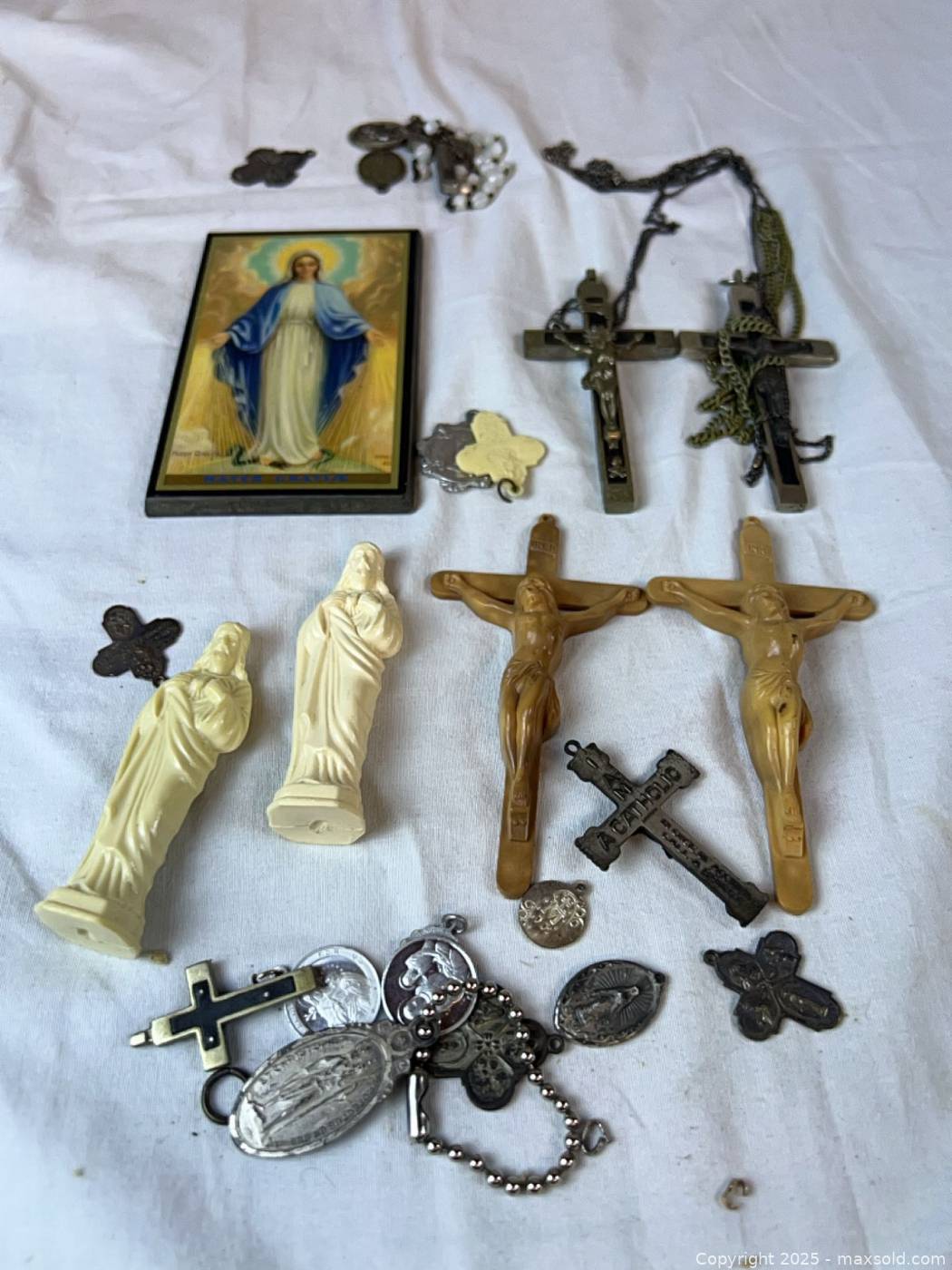 Christian and Catholic devotional items | Maxsold