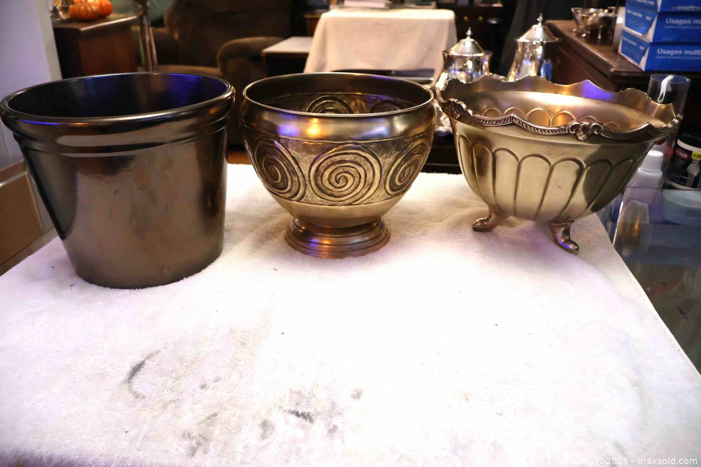 3 Flower Pots | Maxsold