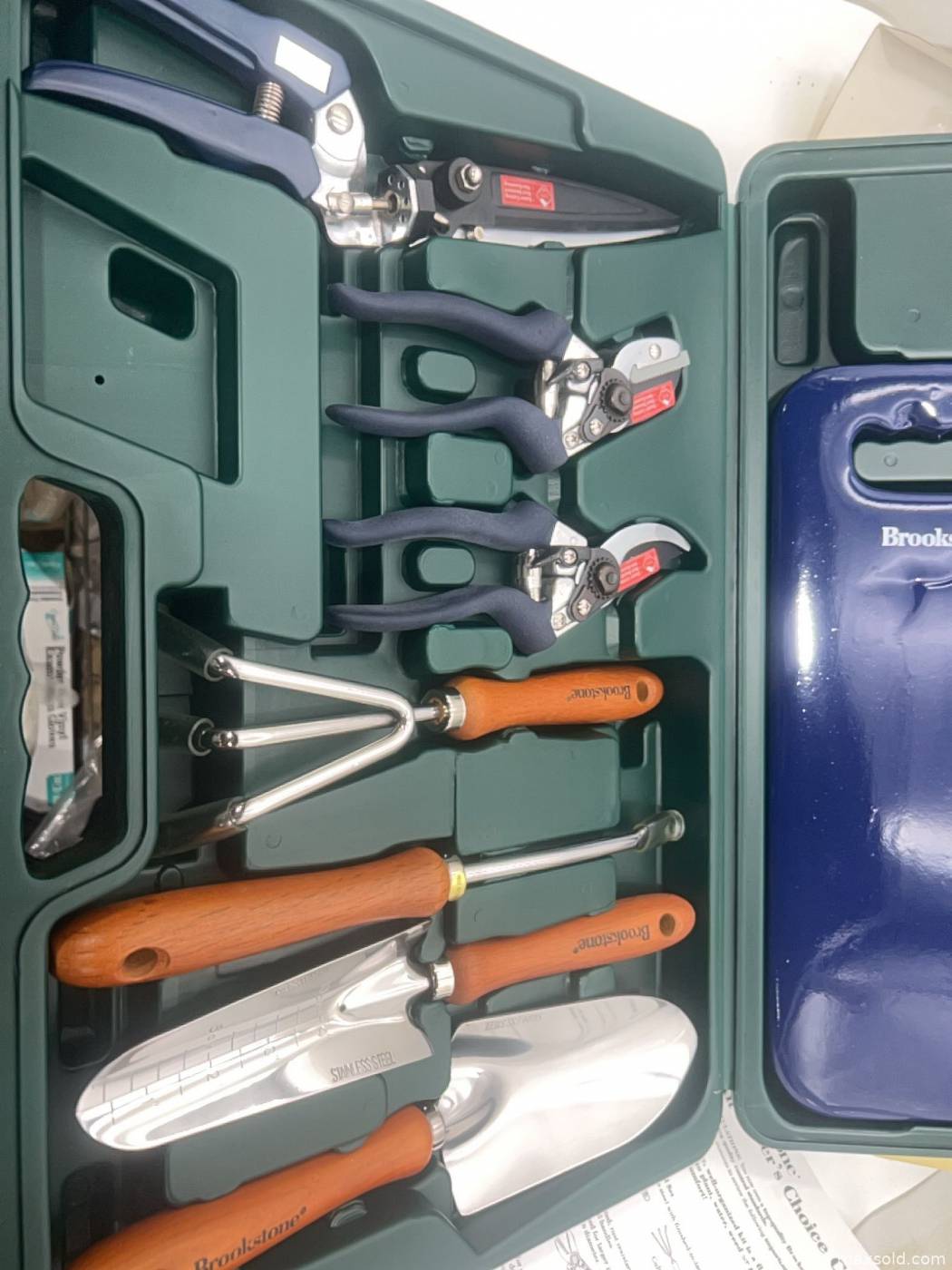 Brookstone garden hand tool & watering set in hard case | Maxsold