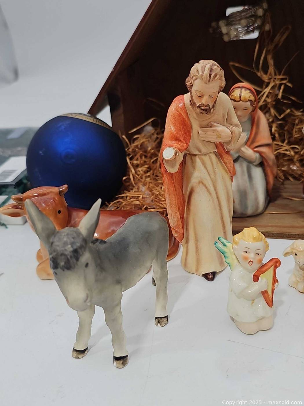 Goebel Nativity figures, stable, ornaments | Maxsold