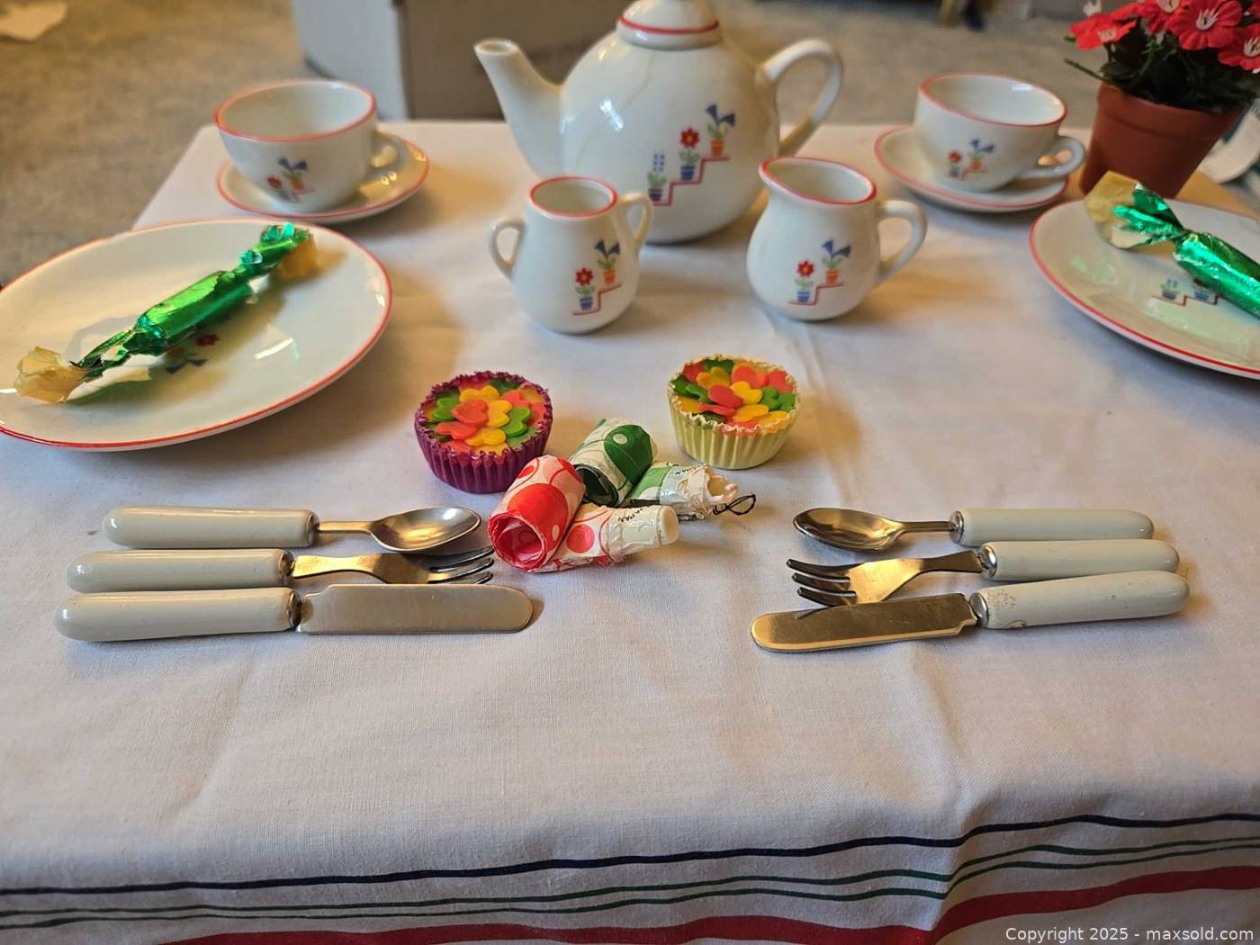 Pleasant Company American Girl Molly Birthday Tea Set | Maxsold