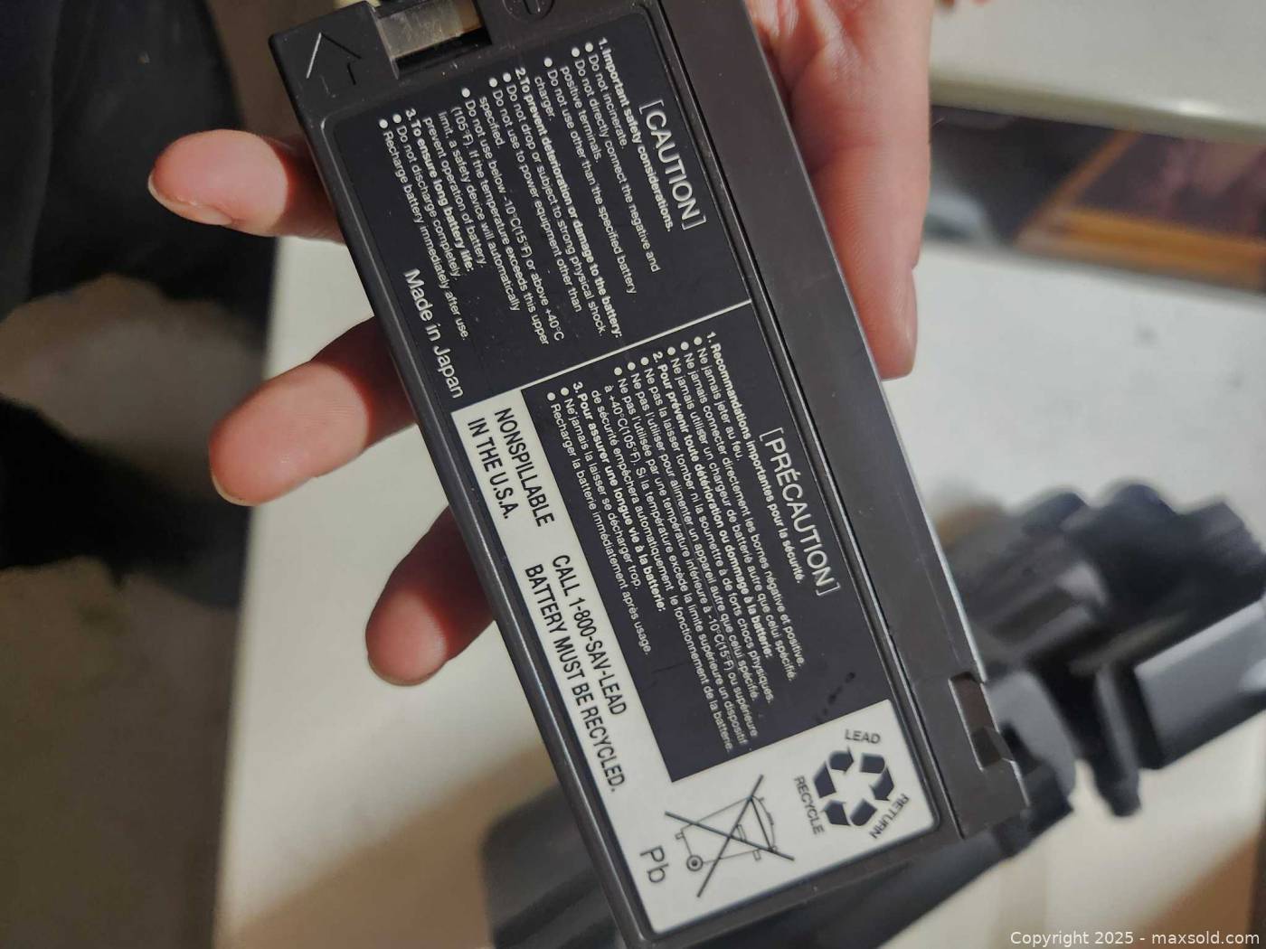 Magnavox VHS camcorder with battery and bag | Maxsold