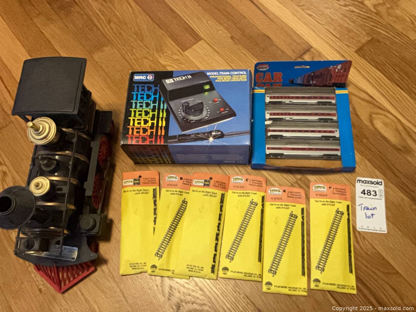 Mixed model train lot with power pack, rolling stock, track, locomotive ...