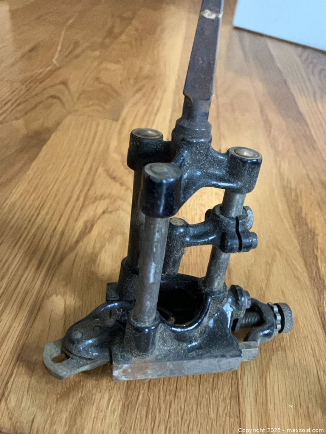 Wood's Universal hollow auger pair with box | Maxsold