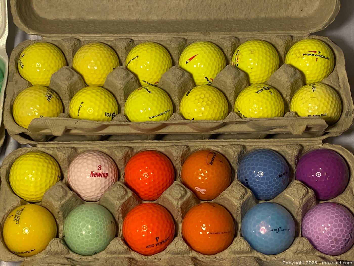 48 coloured golf balls | Maxsold