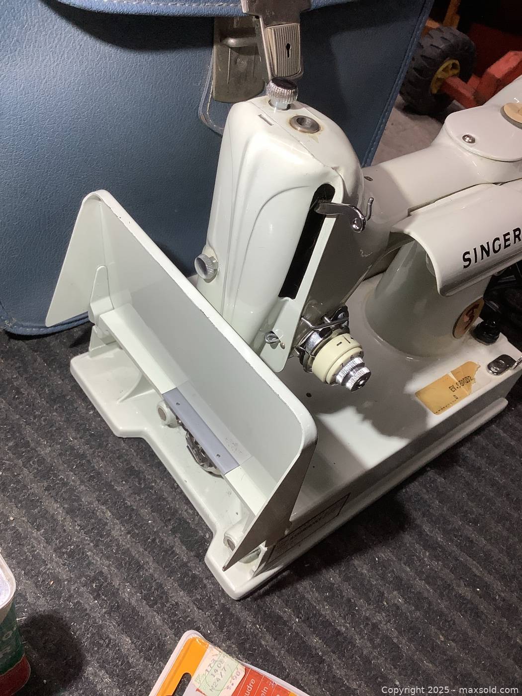 White Singer 221K Sewing Machine With Case | Maxsold