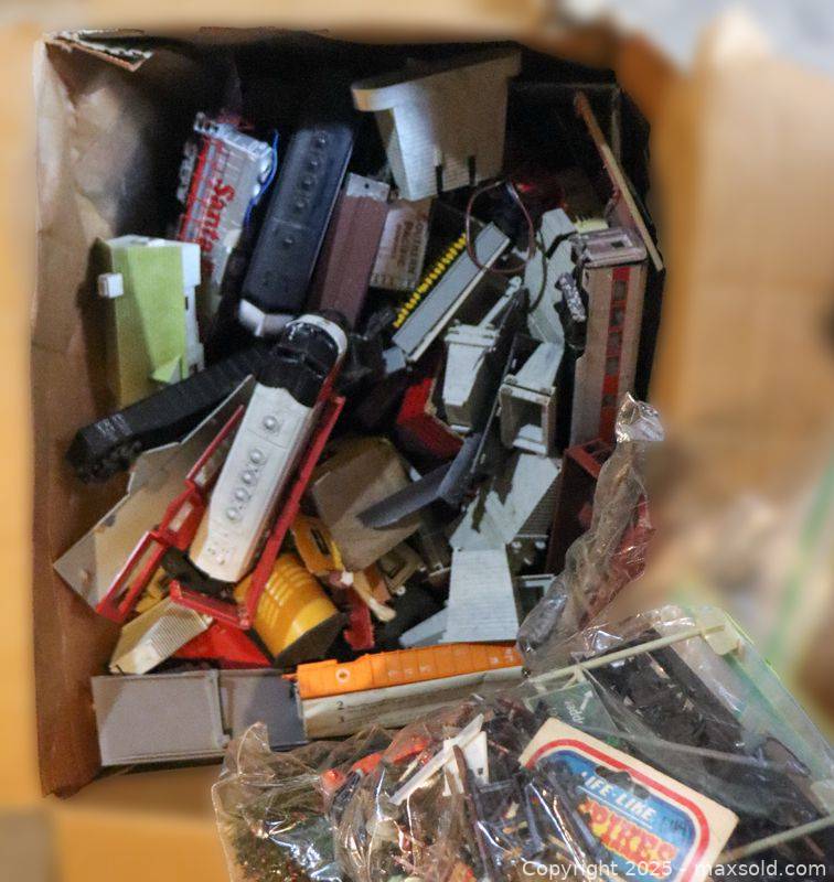 HO scale train parts & accessories lot | Maxsold