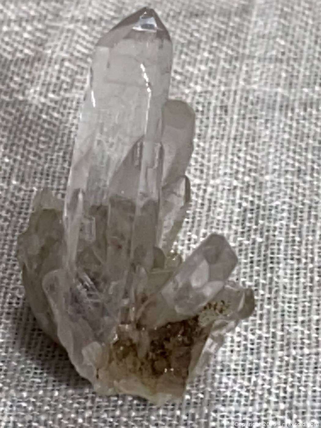 3 Quartz Crystal Formations | Maxsold