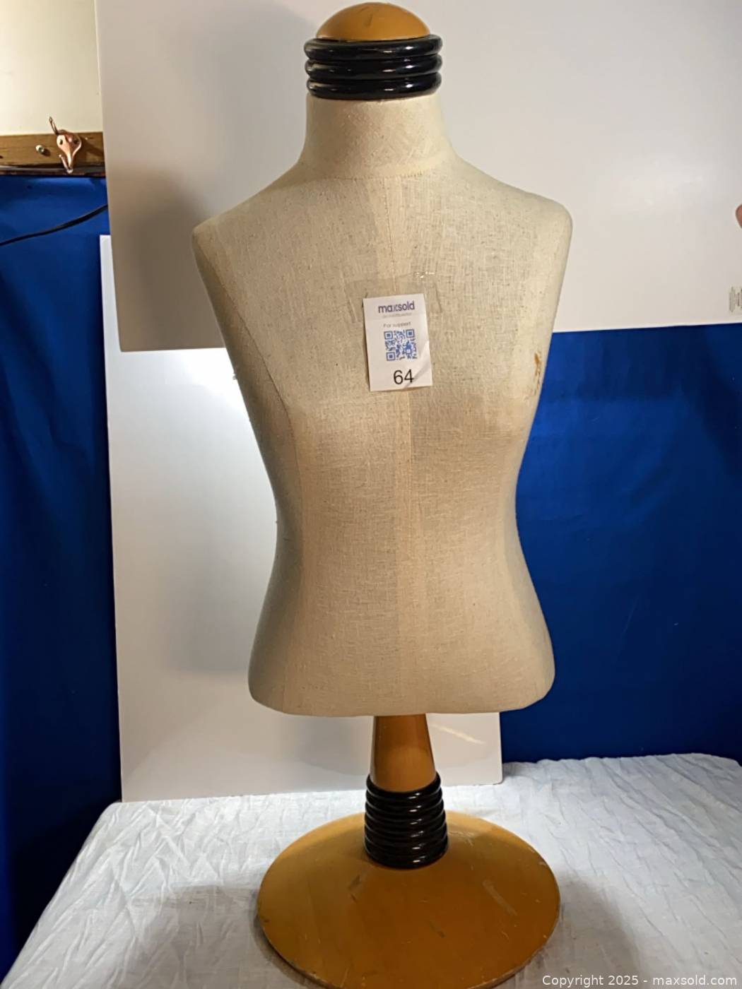 Adjustable mannequin dress form | Maxsold
