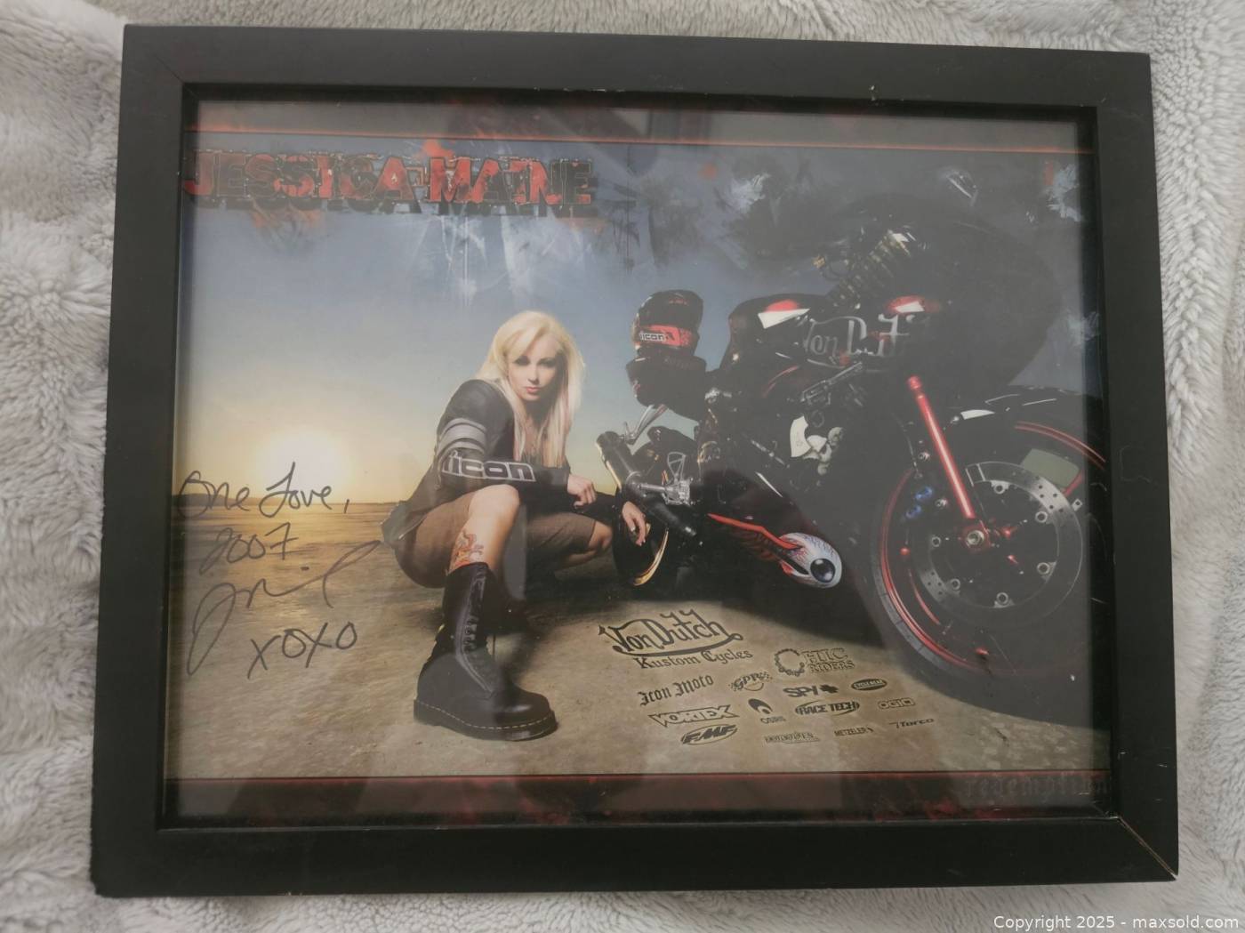 Framed autographed Jessica Maine photo | Maxsold