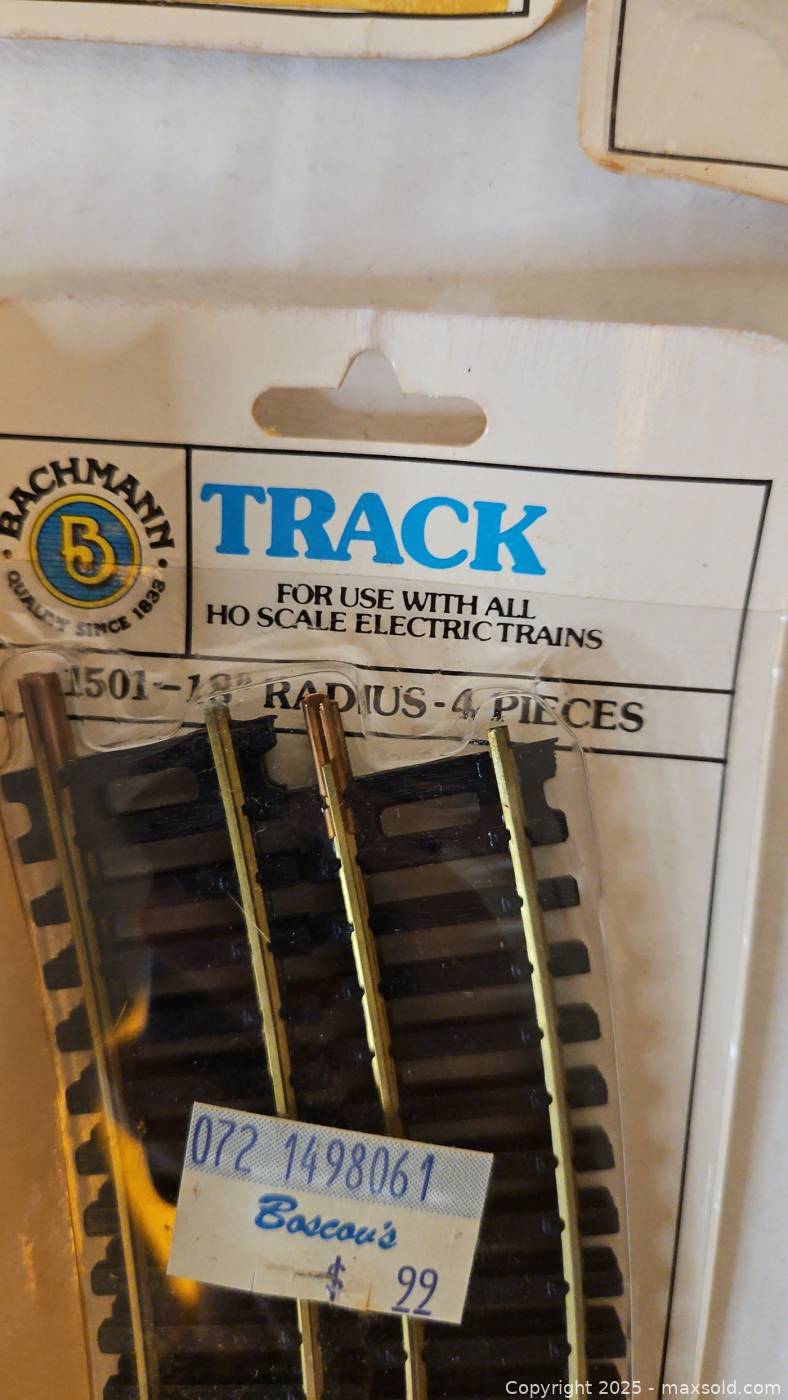 Bachmann HO Scale Track Packs And Tyco Curved Track | Maxsold