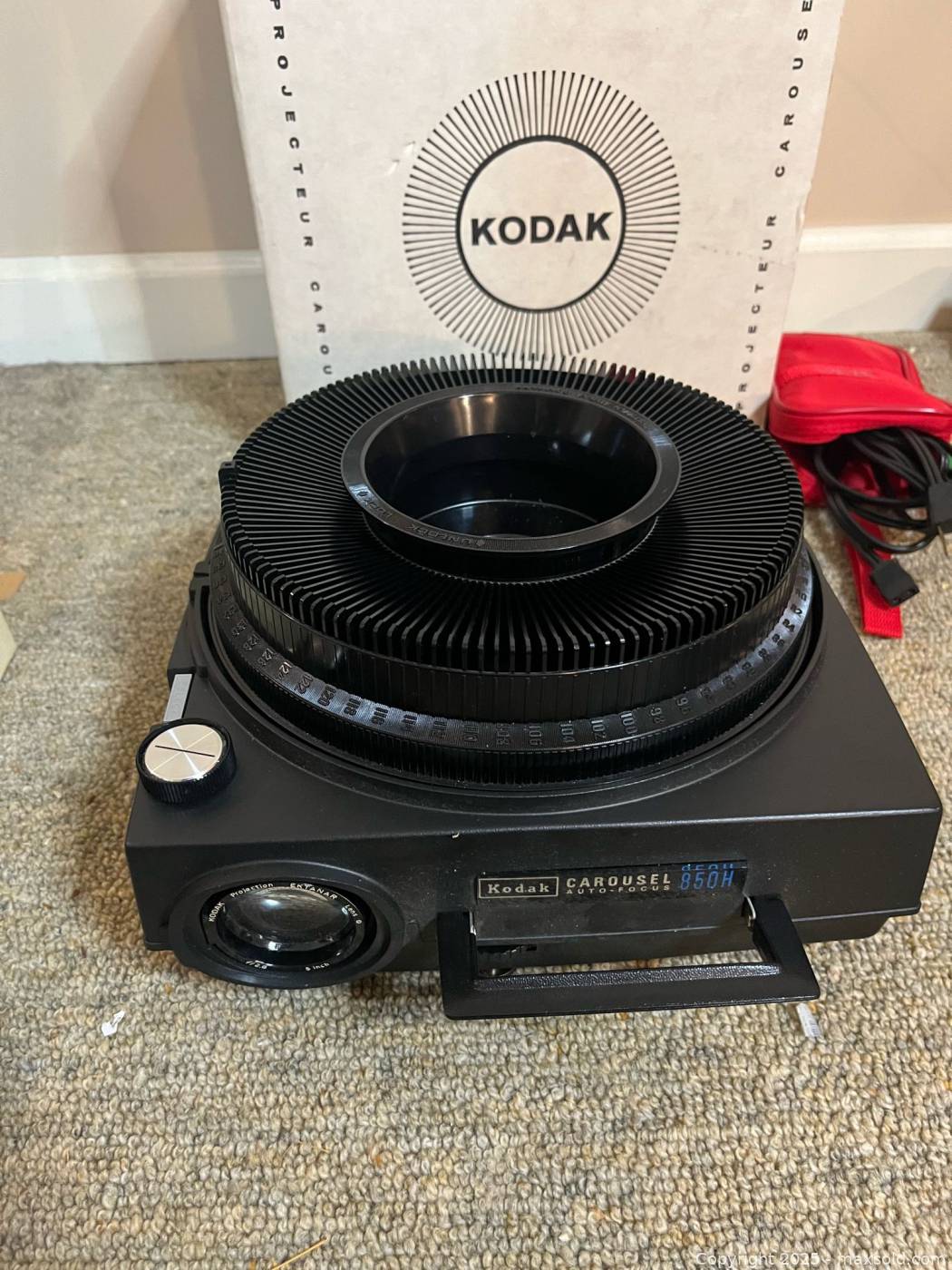 Kodak Carousel 850H Slide Projector With 140 Slide Tray | Maxsold