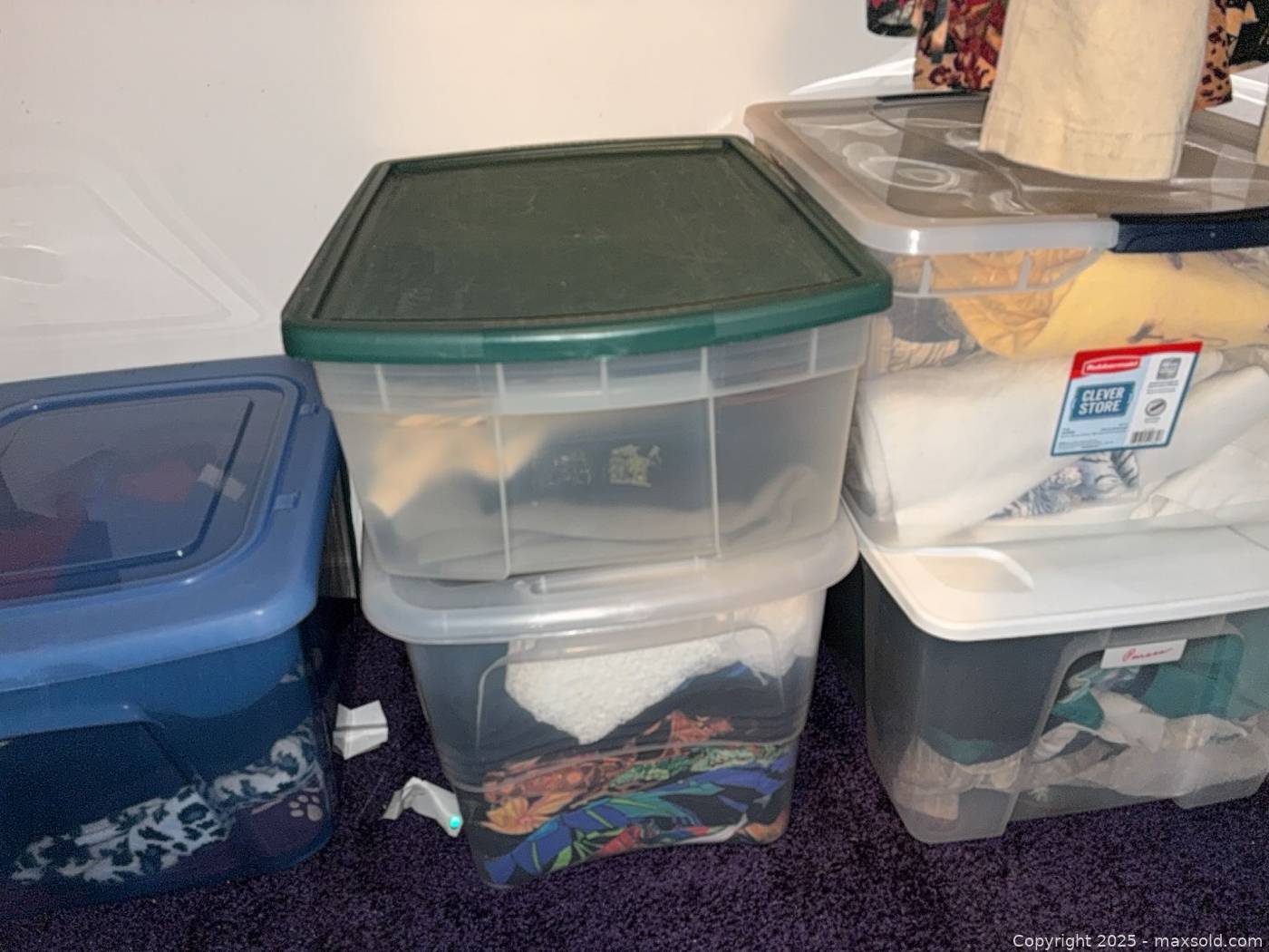 Five storage bins with women’s clothing | Maxsold