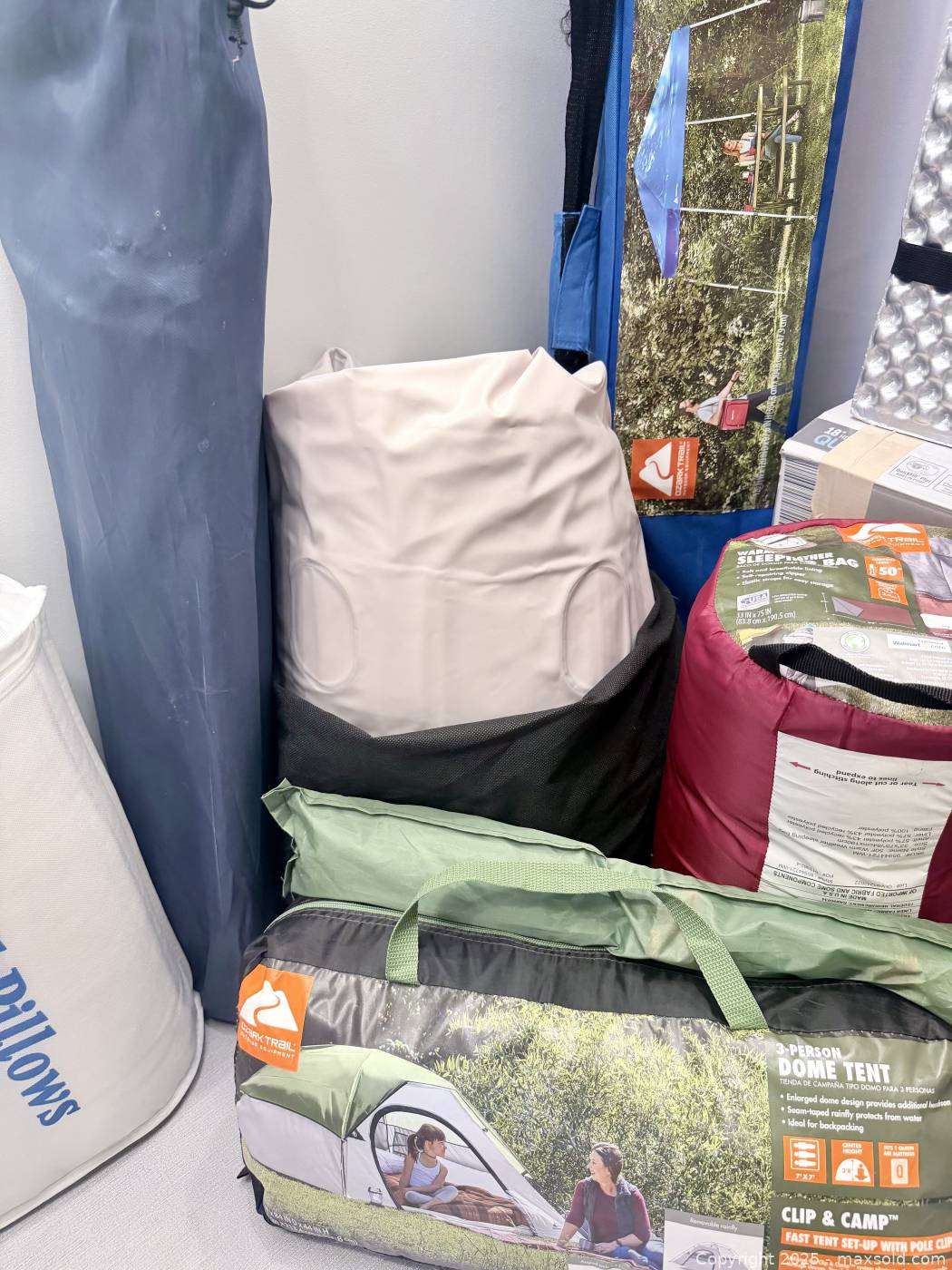 Camping gear bundle tents canopy beds pads | Maxsold