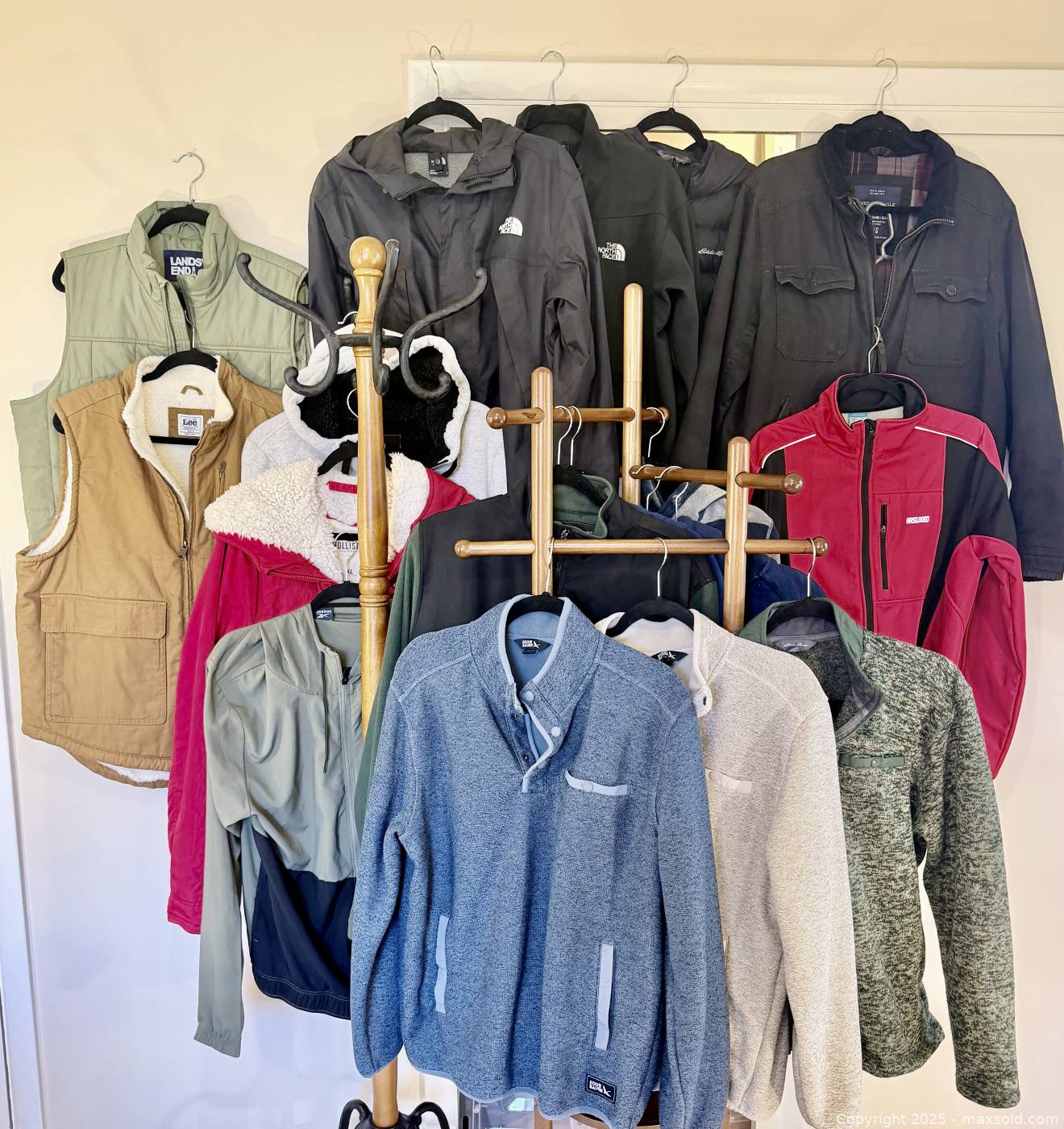 Men’s outerwear lot M-L jackets, vests, fleeces | Maxsold
