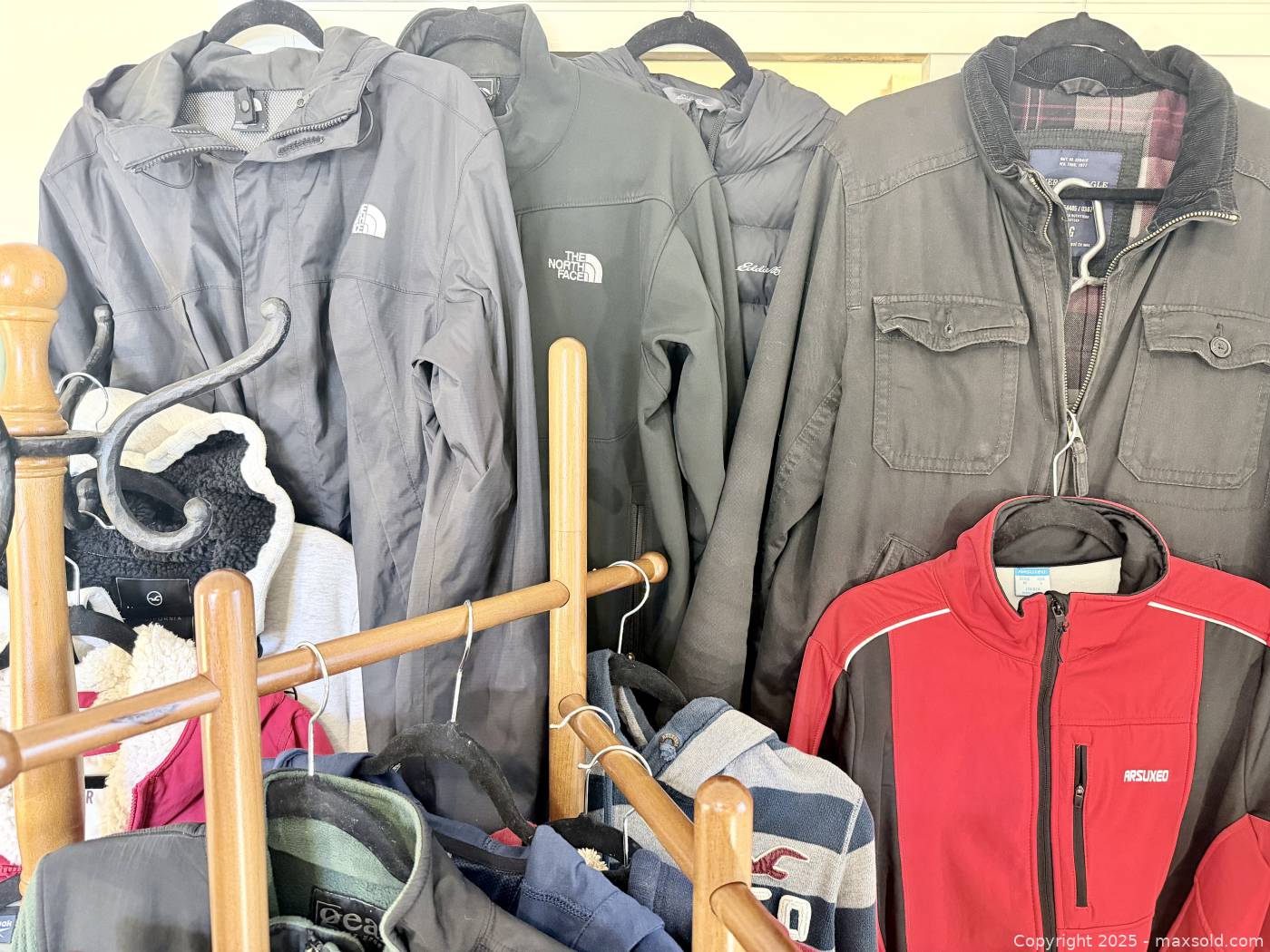 Men’s outerwear lot M-L jackets, vests, fleeces | Maxsold