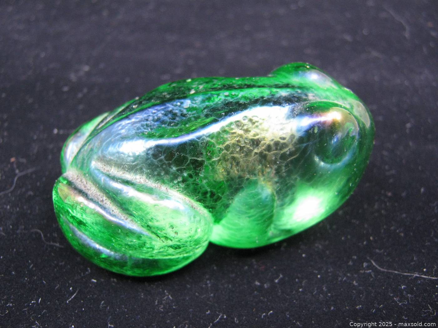 Old green iridescent Robert Held art glass frog paperweight | Maxsold