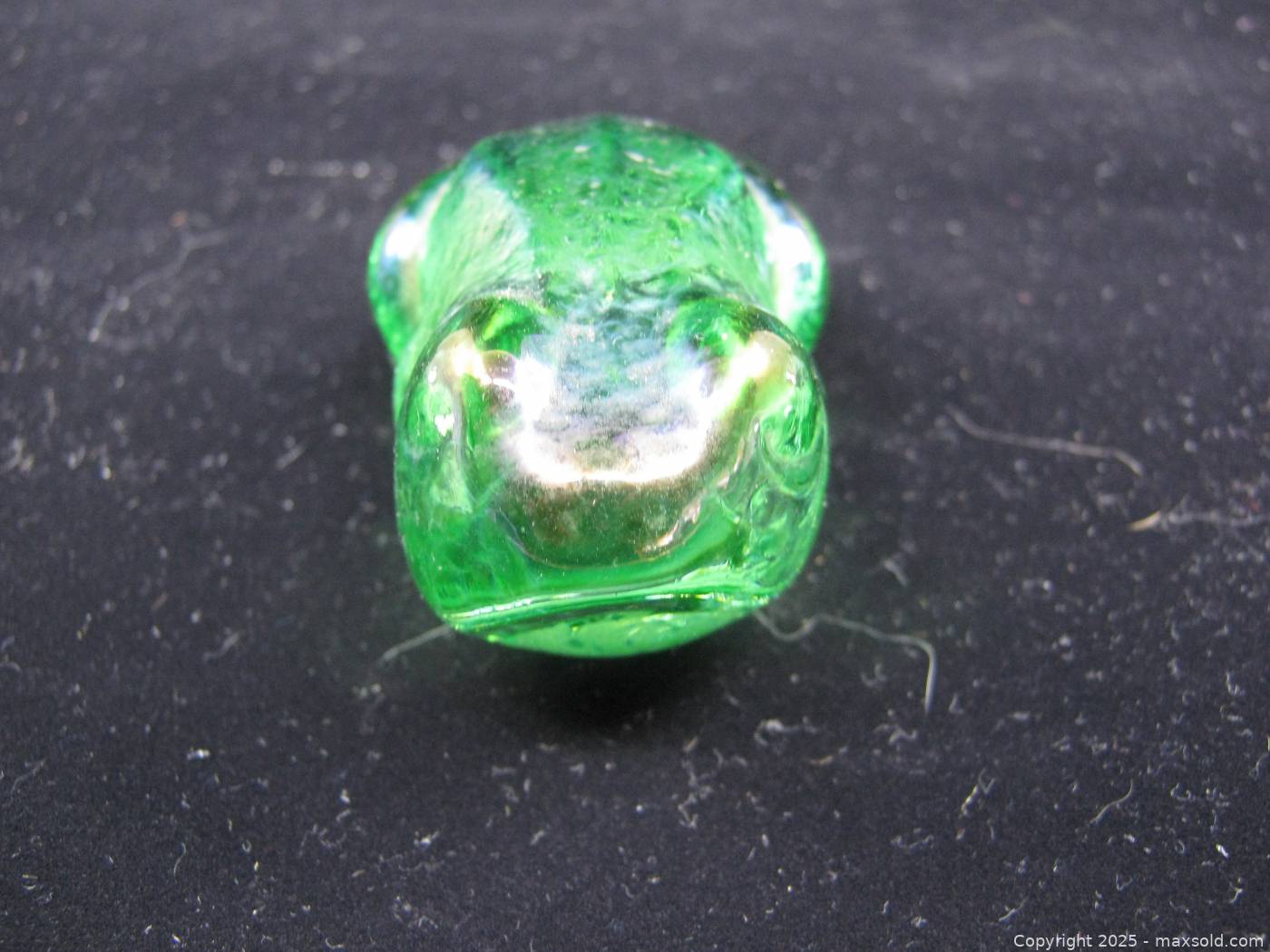 Old green iridescent Robert Held art glass frog paperweight | Maxsold