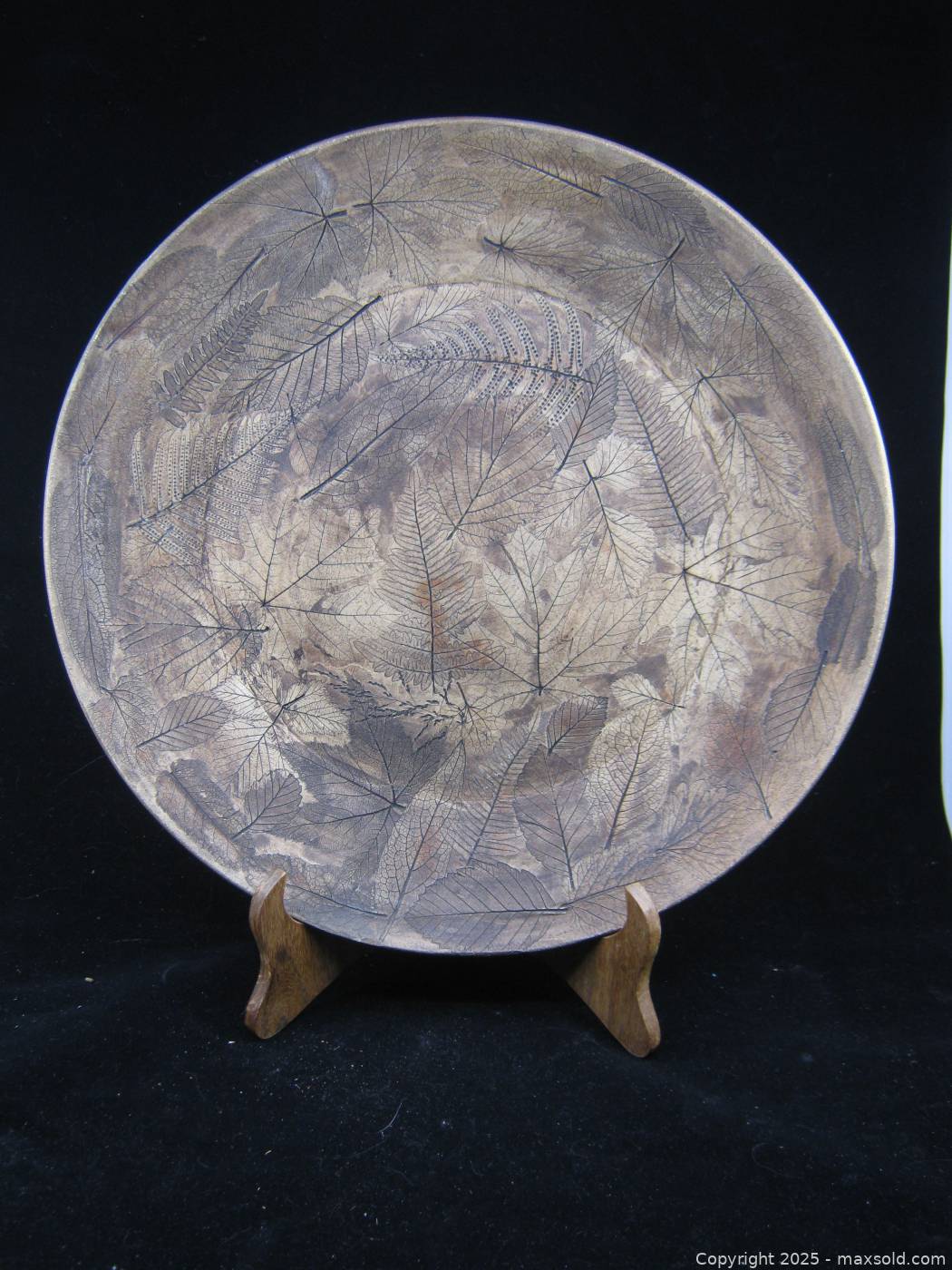 Scott Beardsley studio pottery charger | Maxsold