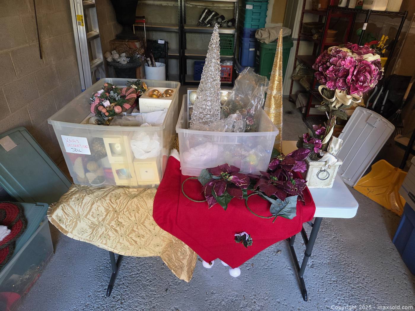 Assorted Christmas Decorations | Maxsold