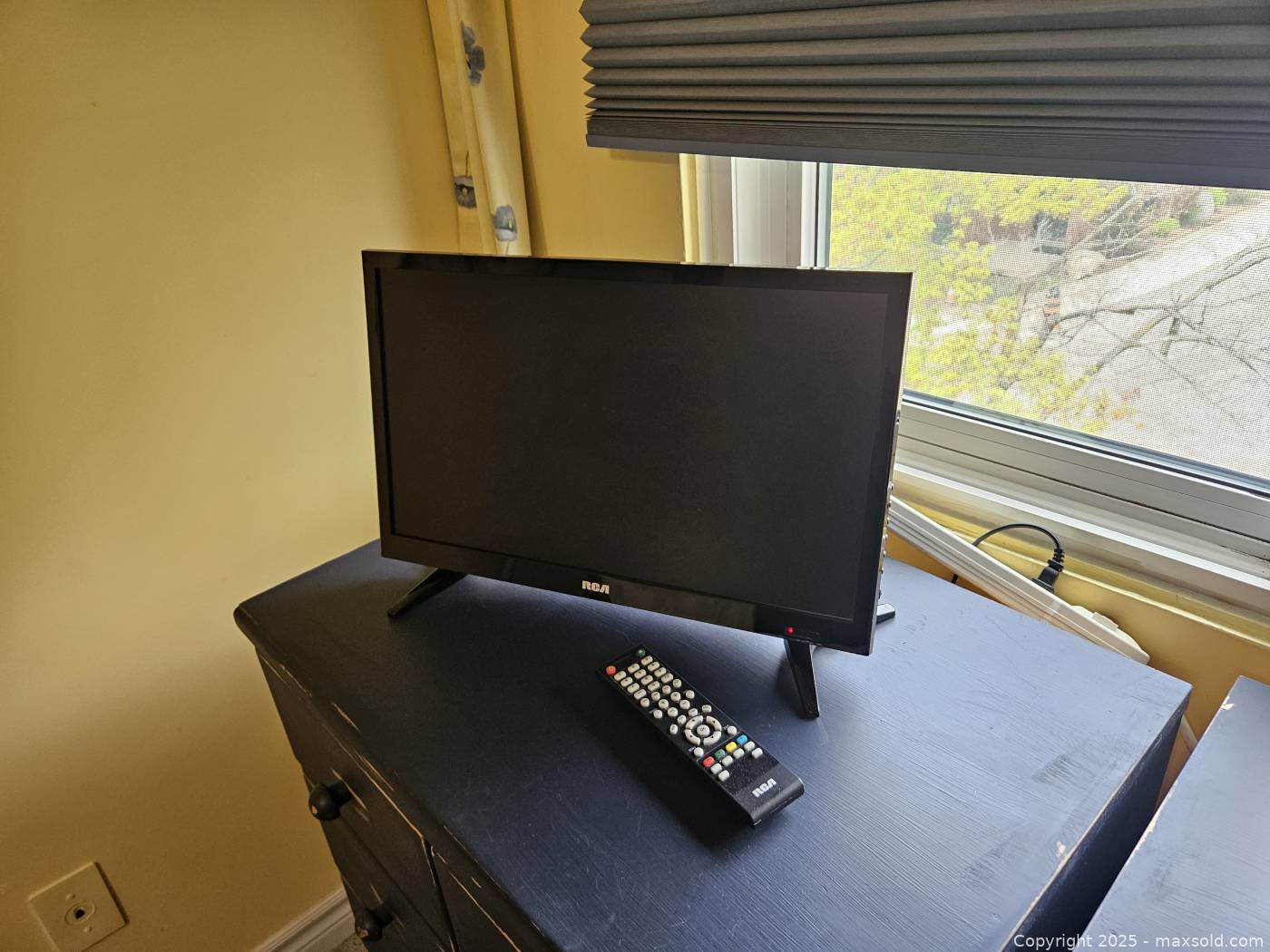 20-Inch RCA Flat Screen Television With Remote | Maxsold