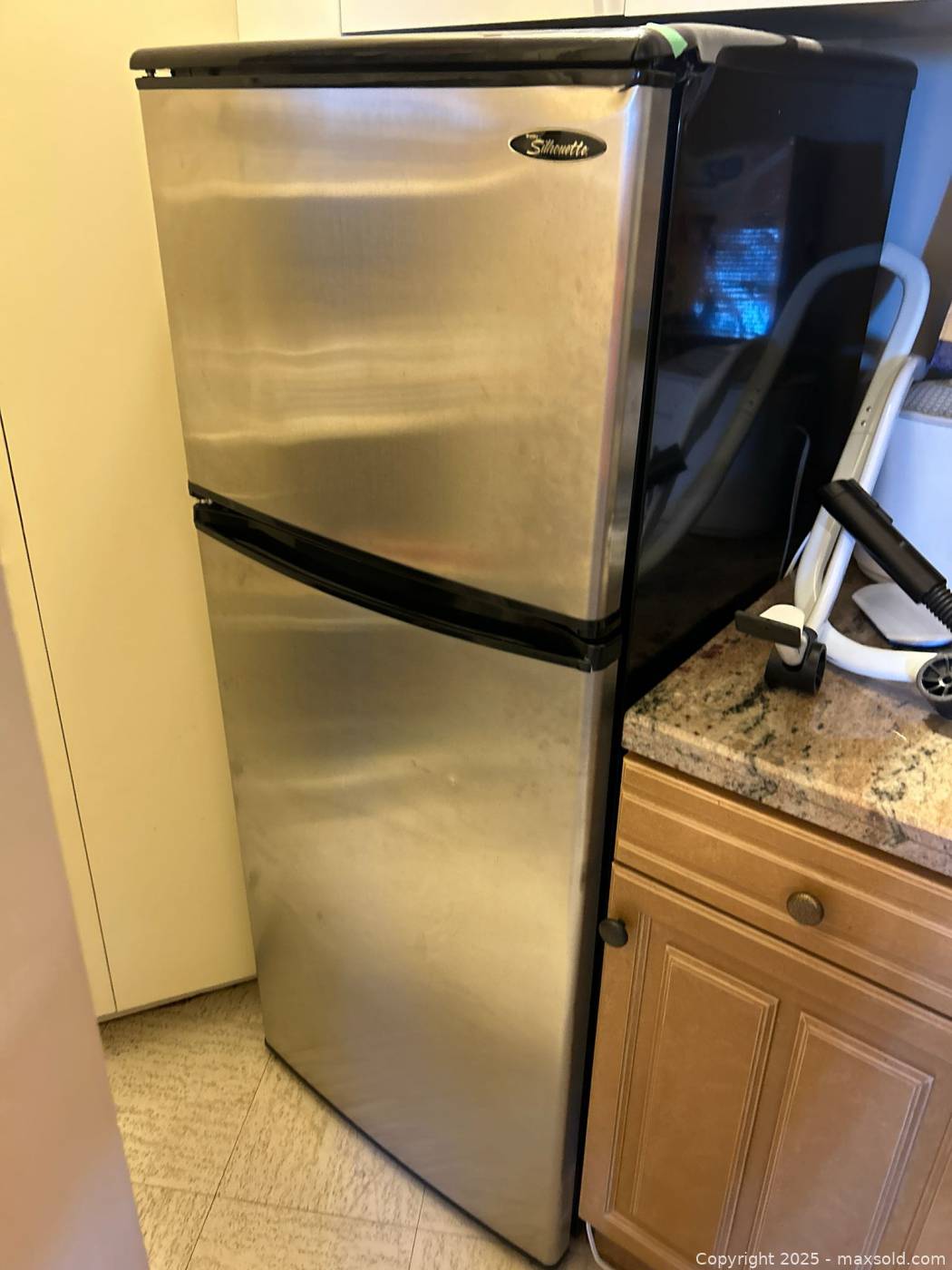 Danby Silhouette compact refrigerator 24x25x58 in | Maxsold