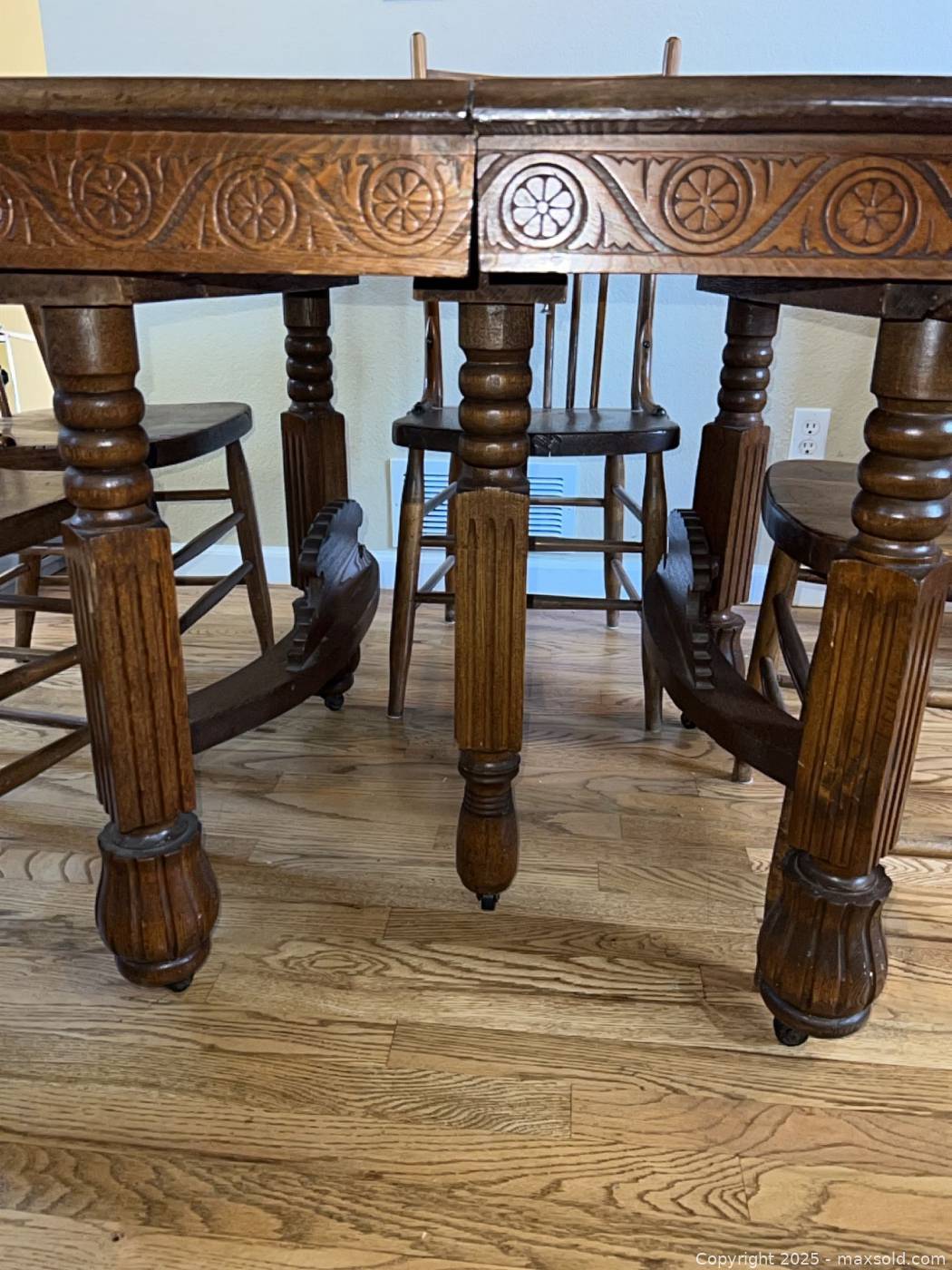 Carved solid wood dining table, 5 chairs, leaf | Maxsold