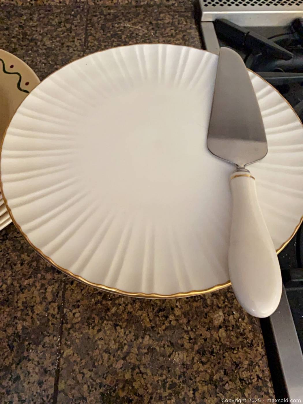 Ceramic rooster plates, Lenox cake plate & server, bowls | Maxsold