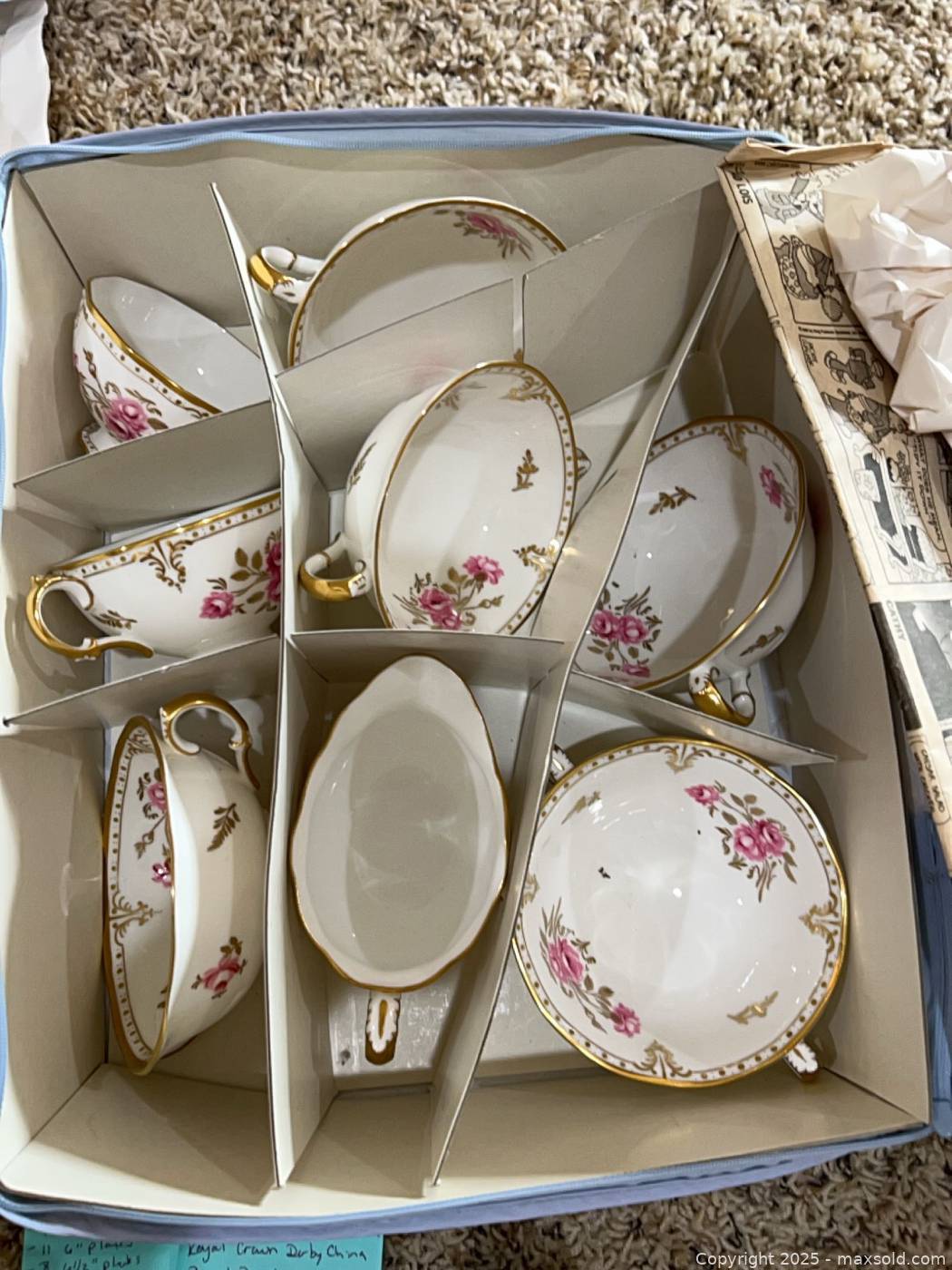 Royal Crown Derby Pinxton Roses bone china 44-piece lot | Maxsold