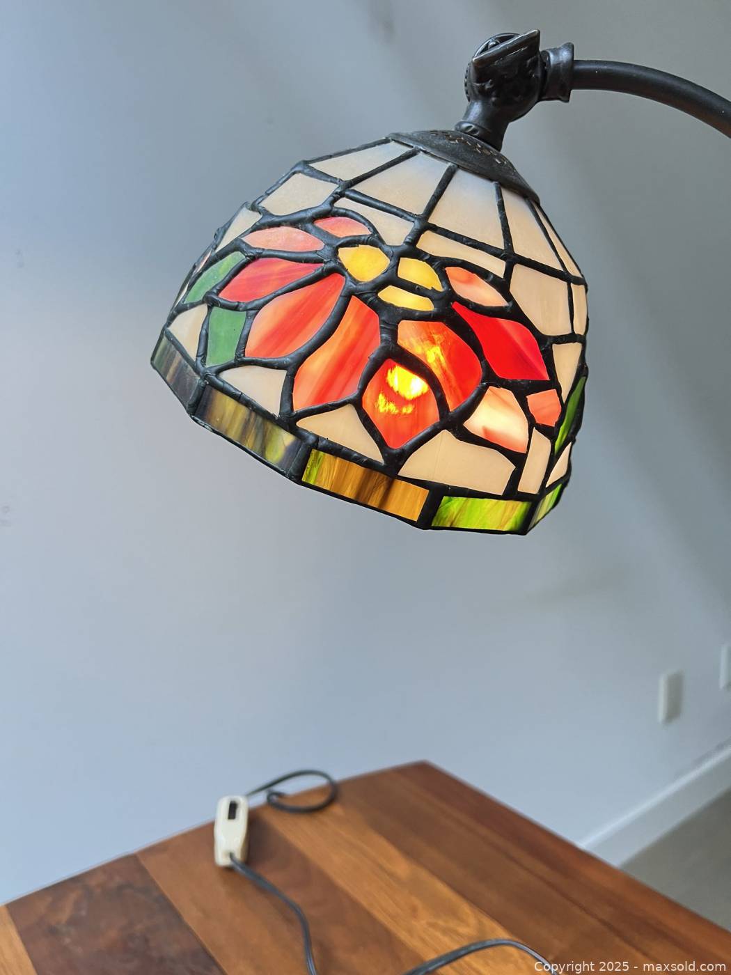 Stained Glass Desk Lamp | Maxsold