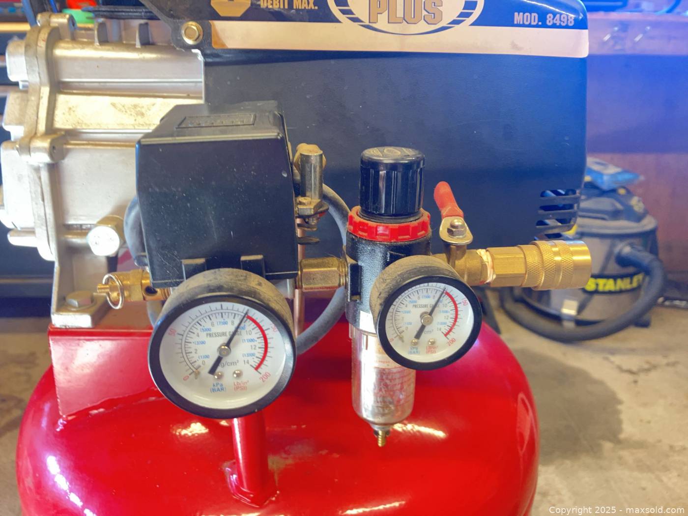 King Canada Performance Plus 20-gallon air compressor with pneumatic ...