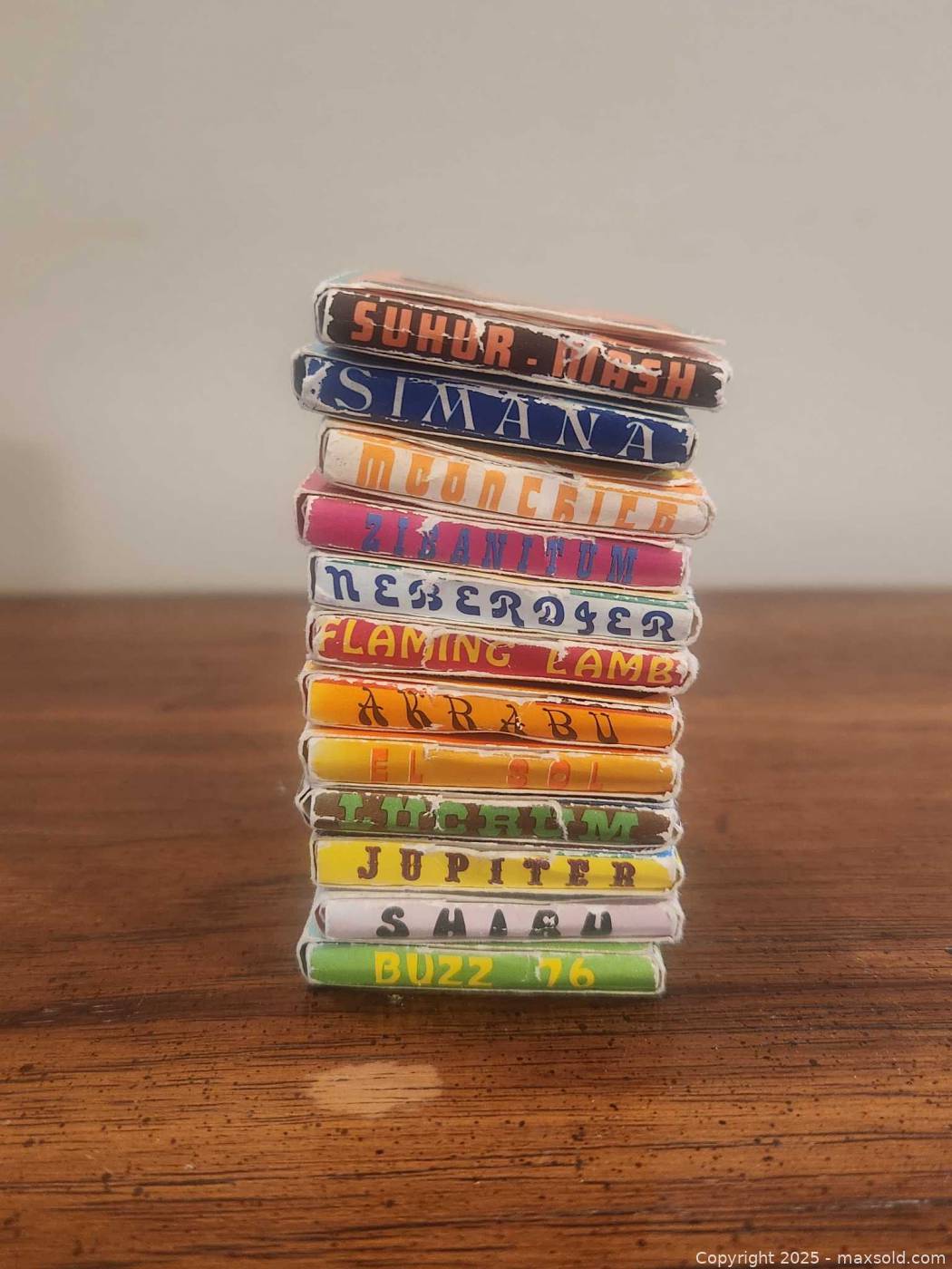 12 novelty zodiac rolling paper packs | Maxsold
