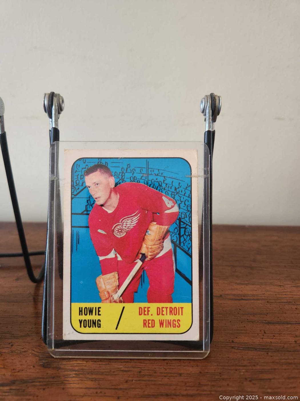 1966-67 NHL hockey cards Howie Young & Camille Henry | Maxsold