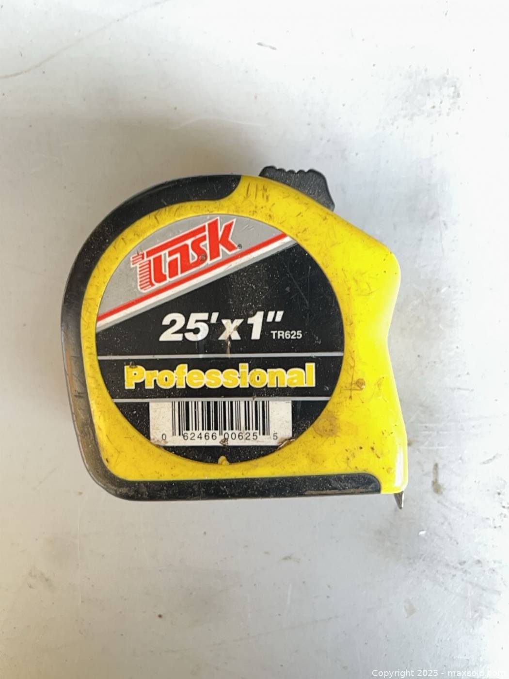 Measuring tapes and chalk line reels, 7-piece | Maxsold