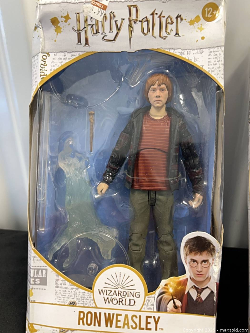 Harry Potter & Ron Weasley figures, Fantastic Beasts book | Maxsold