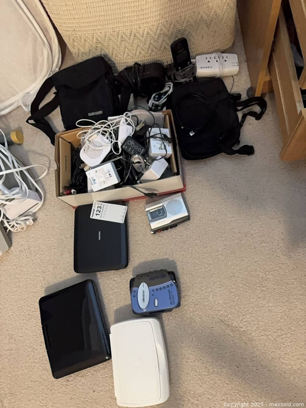 Mixed electronics bundle Sony Akai Philips | Maxsold