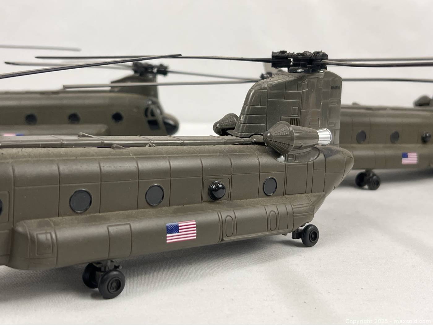 Three plastic CH-47 Chinook helicopter models | Maxsold