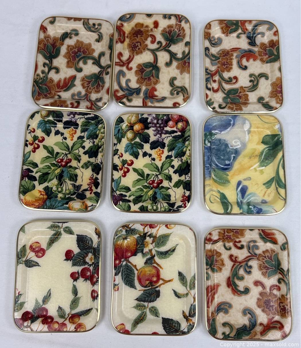 12 Arnold Designs fiberglass trays | Maxsold