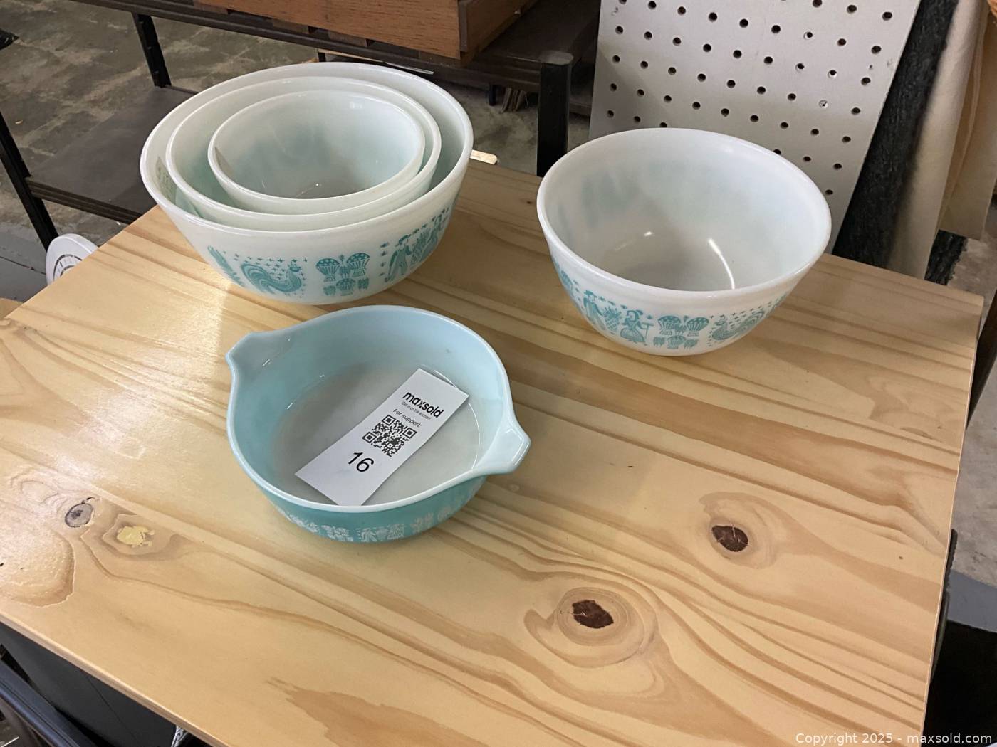 Pyrex Butterprint mixing bowls and casserole | Maxsold