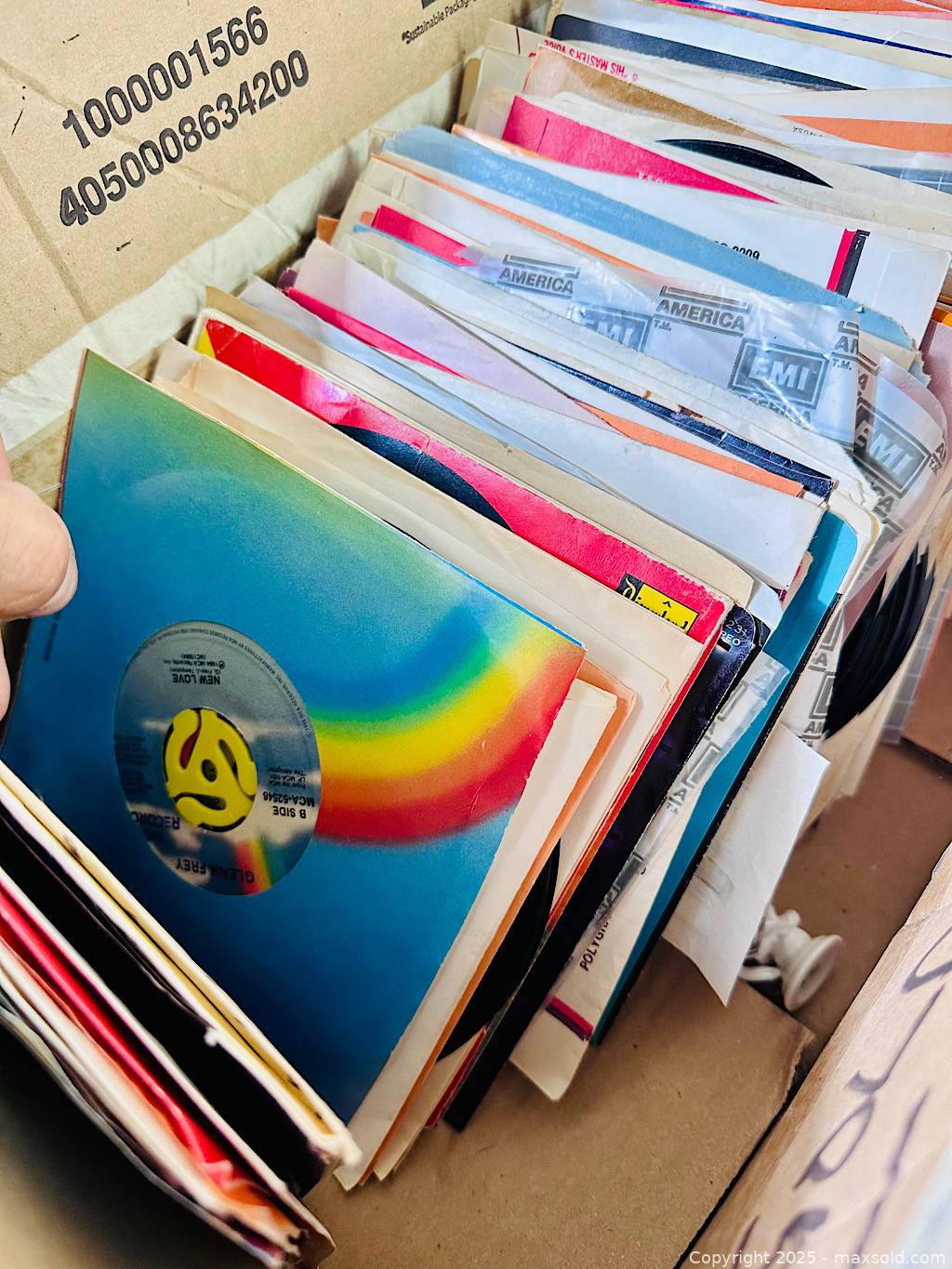 Box of vintage 1960s-1980s 45 rpm records | Maxsold