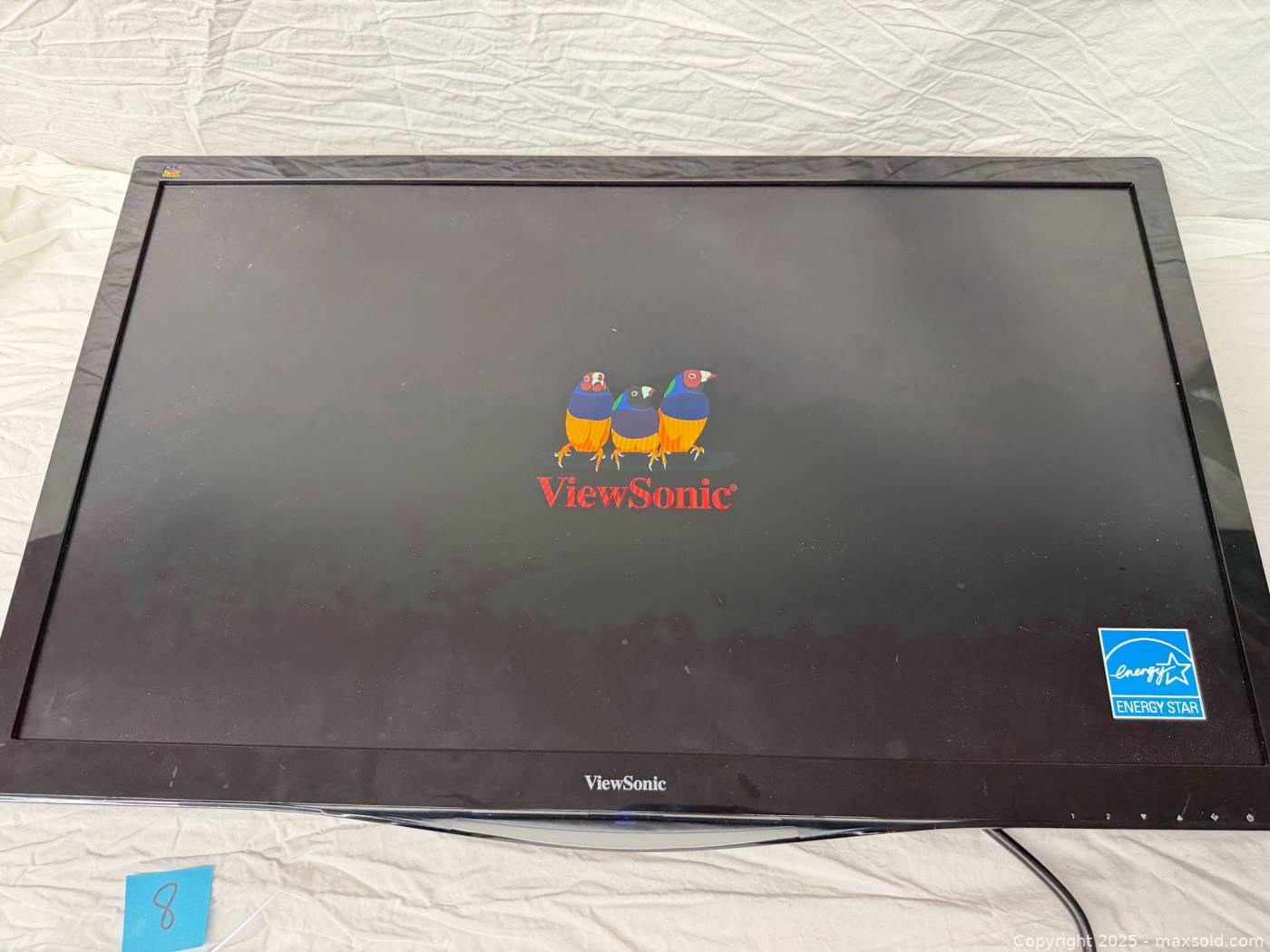 ViewSonic 27-inch monitor with wall mount | Maxsold