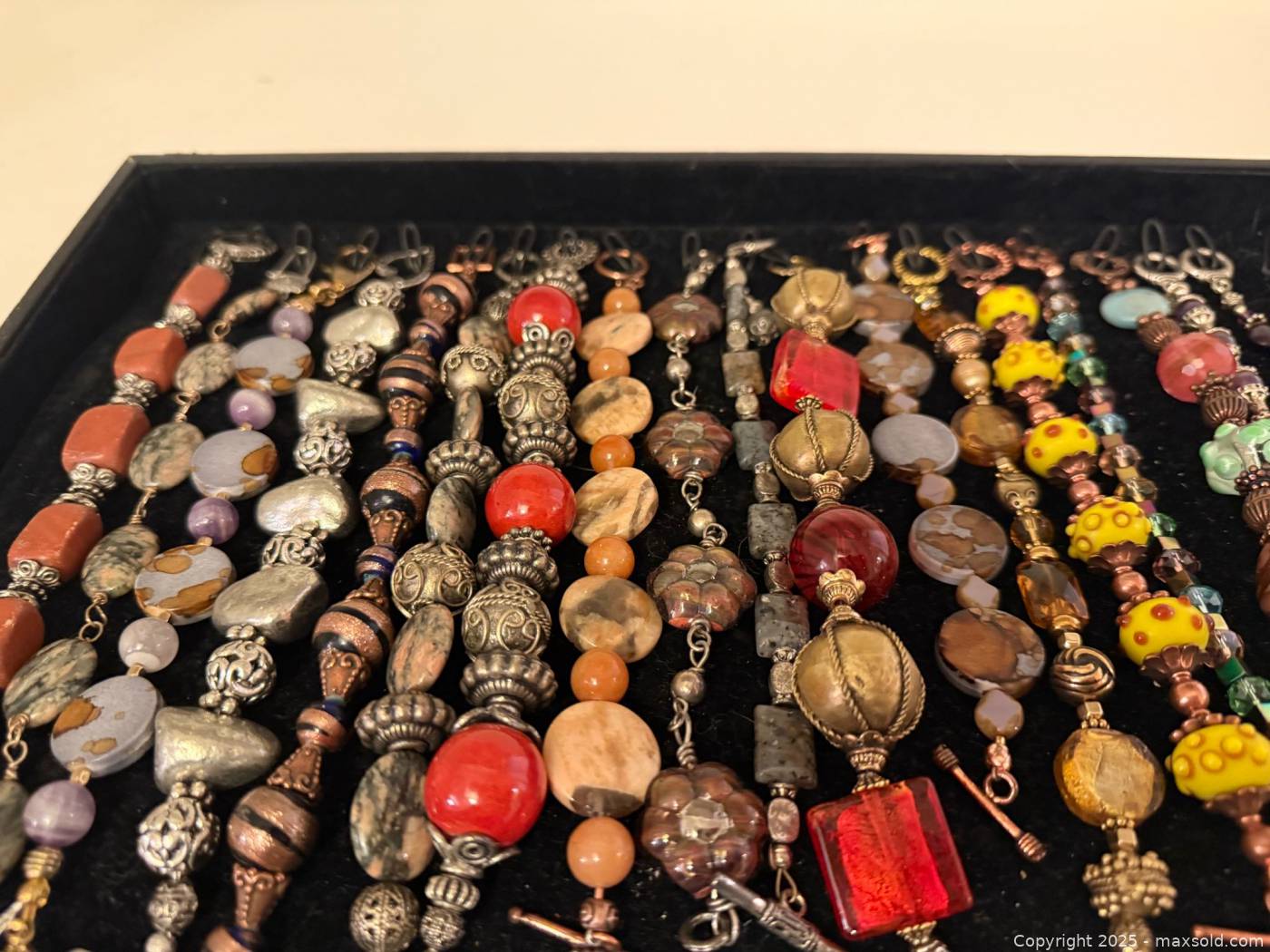18 Beaded Toggle Bracelets | Maxsold