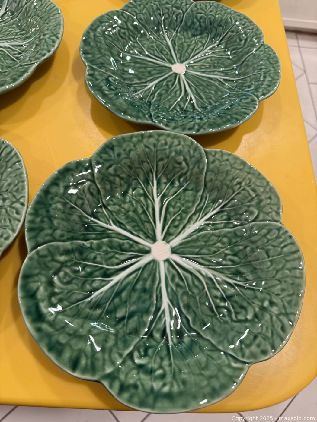 8 Bordallo Pinheiro cabbage plates | Maxsold