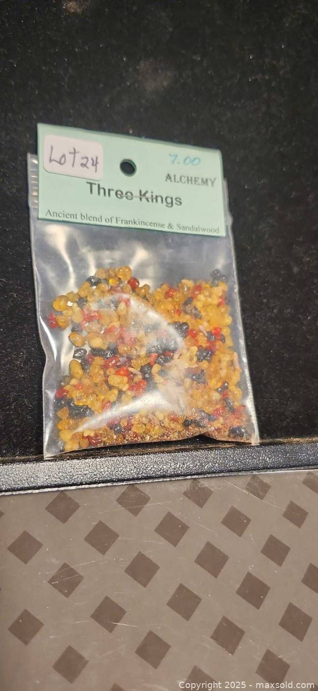 Three Kings frankincense & sandalwood resin | Maxsold