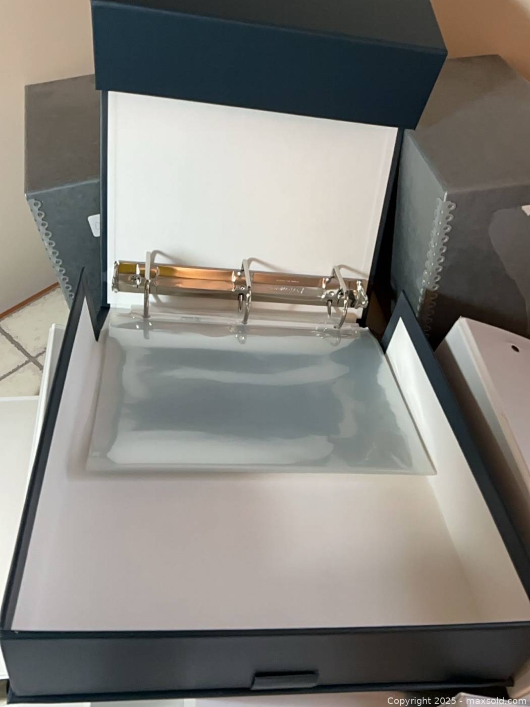 Office binders and storage boxes | Maxsold