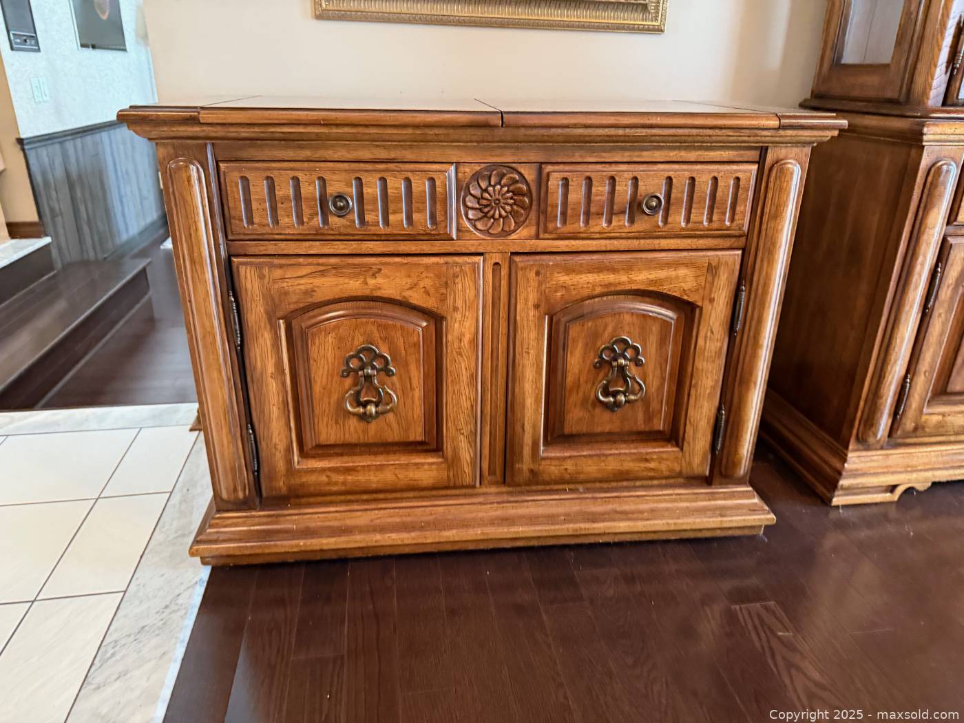 Hibriten two-door wood server cabinet | Maxsold