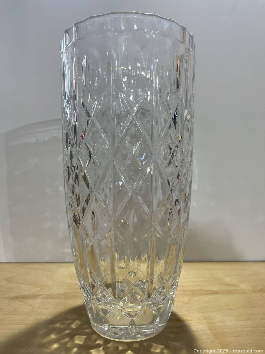 12" crystal flower vase | Maxsold